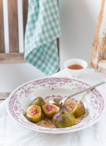 Honey Poached Figs - Pretty. Simple. Sweet.