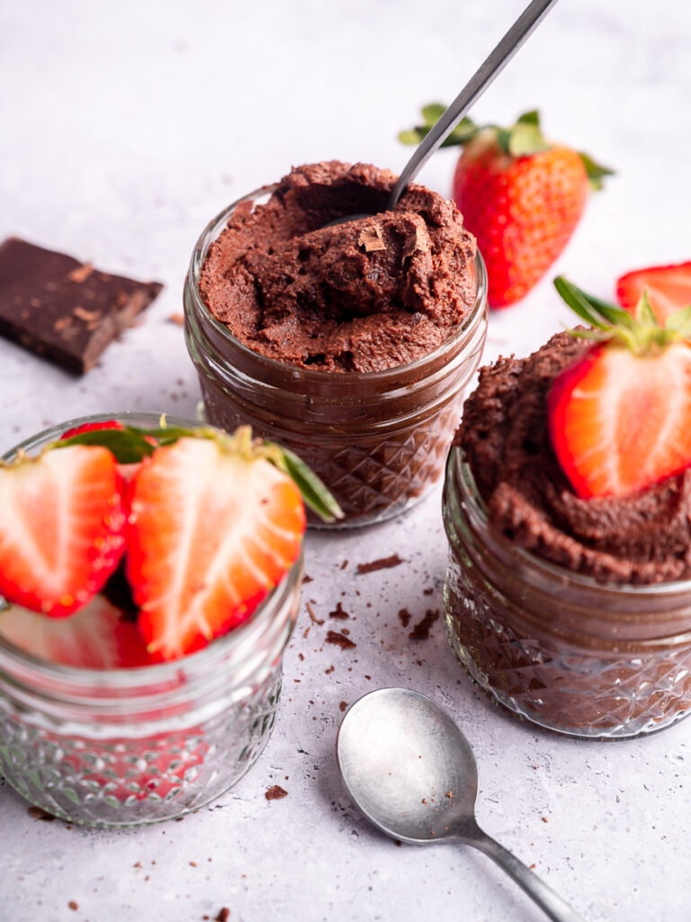 Eggless Chocolate Mousse | Pretty. Simple. Sweet.