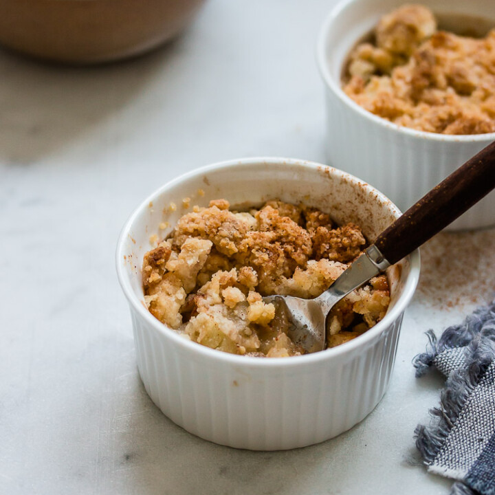 Quick & Easy Individual Apple Crumble - Pretty. Simple. Sweet.