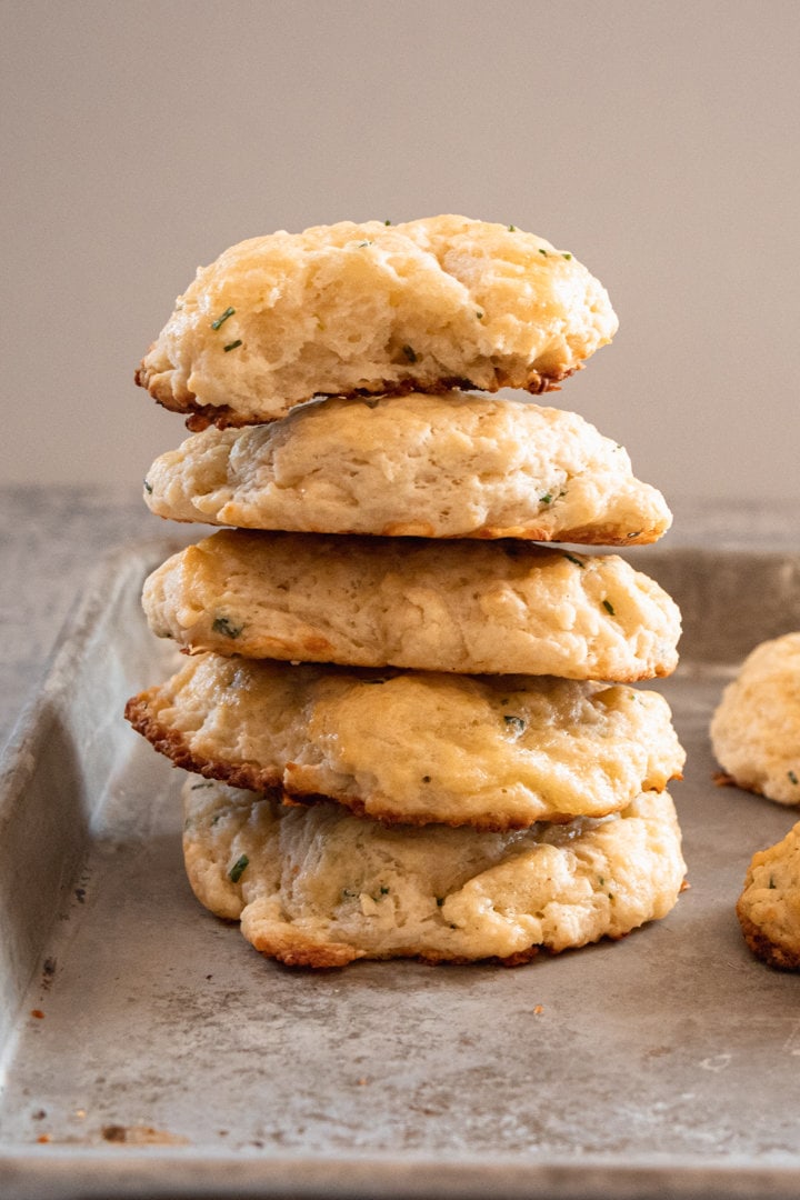 White Cheddar Chive Biscuits (Easy!) - Pretty. Simple. Sweet.
