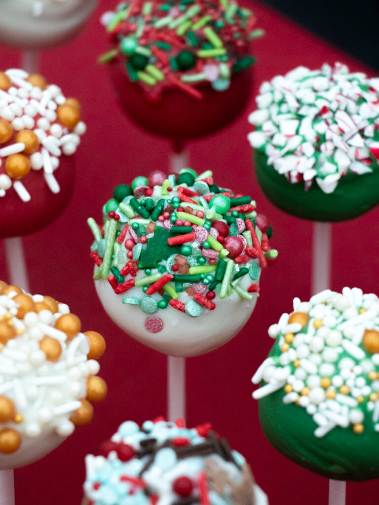 Gingerbread Cake Pops - Pretty. Simple. Sweet.