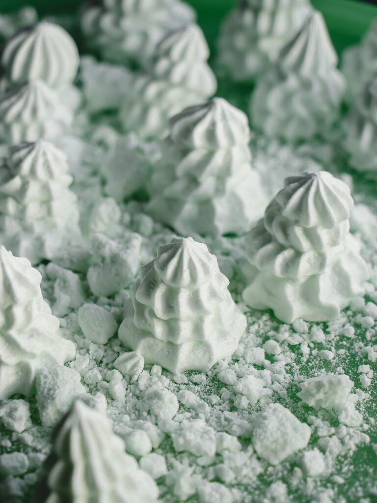 Mint Meringues made with Creme de Menthe - Pretty. Simple. Sweet.