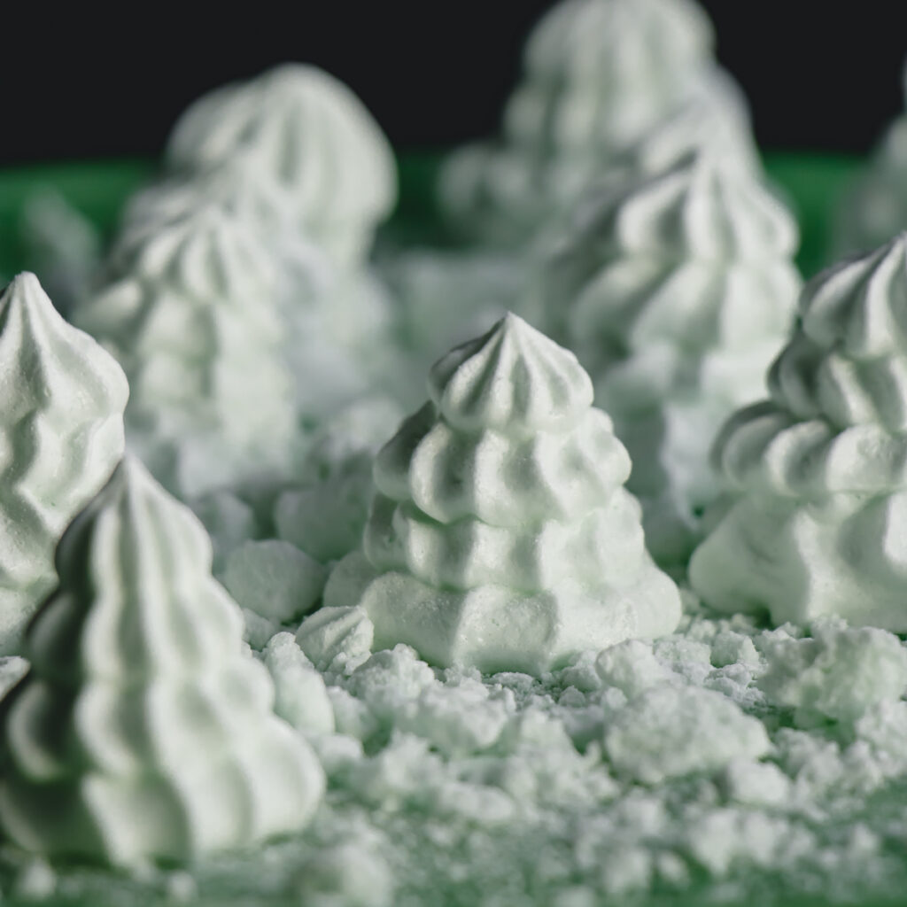 Mint Meringues made with Creme de Menthe - Pretty. Simple. Sweet.