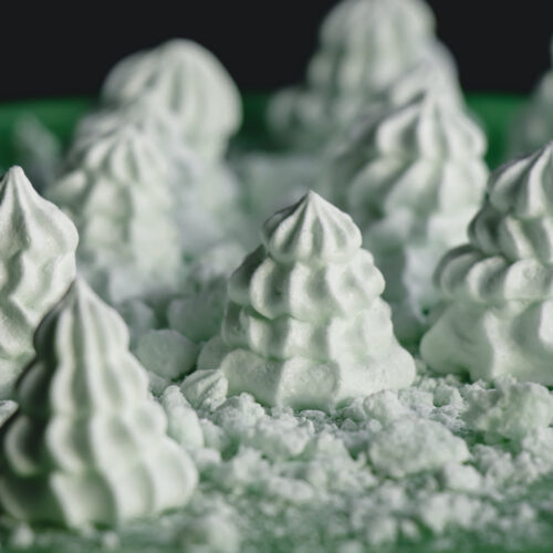 Mint Meringues made with Creme de Menthe - Pretty. Simple. Sweet.